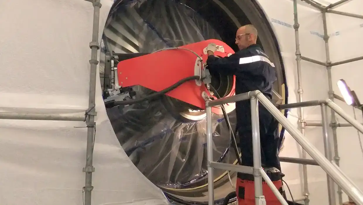 Aircraft Turbo Fan Engine Blade Maintenance - LG Motion
